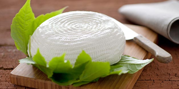 Raviggiolo delle Marche: PAT, a latte misto, a pasta molle Raviggiolo delle Marche: PAT, a latte misto, a pasta molle